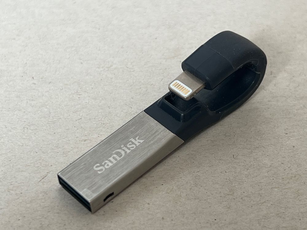 SanDisk iXpand Flash Drive 128 GB für iPhone und iPad (Gebraucht) in ...