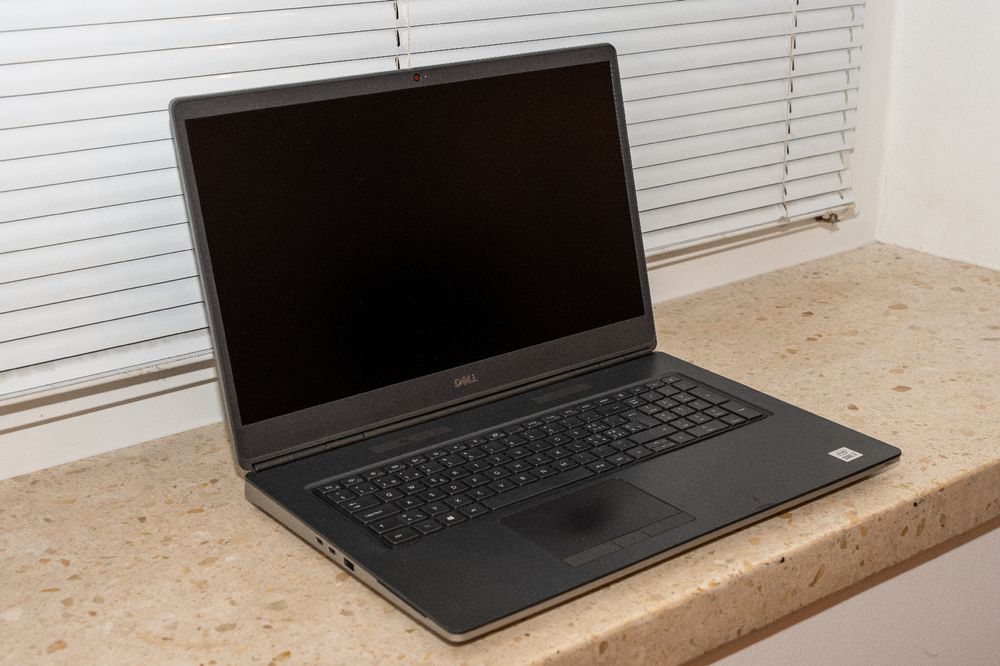 Dell Precision 7750 | RTX 4000 | 32GB | 1TB SSD | Dock (Gebraucht) in ...