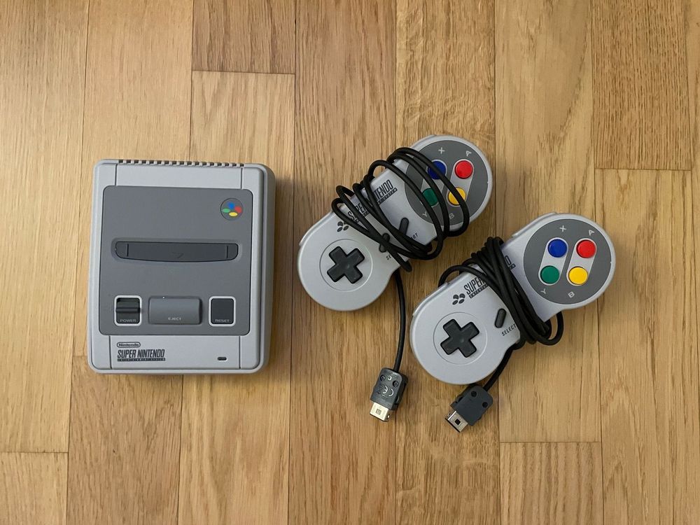 Super Nintendo Mini mit 2 Controllern | Kaufen auf Ricardo