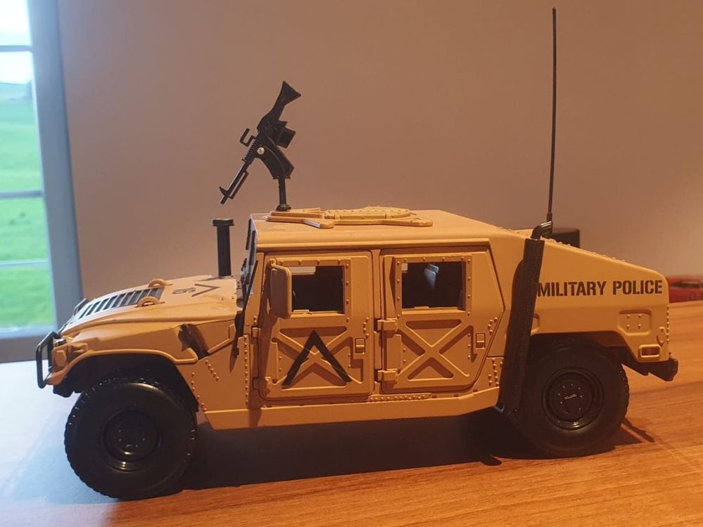 Military Police Humvee 1:18 | Kaufen auf Ricardo