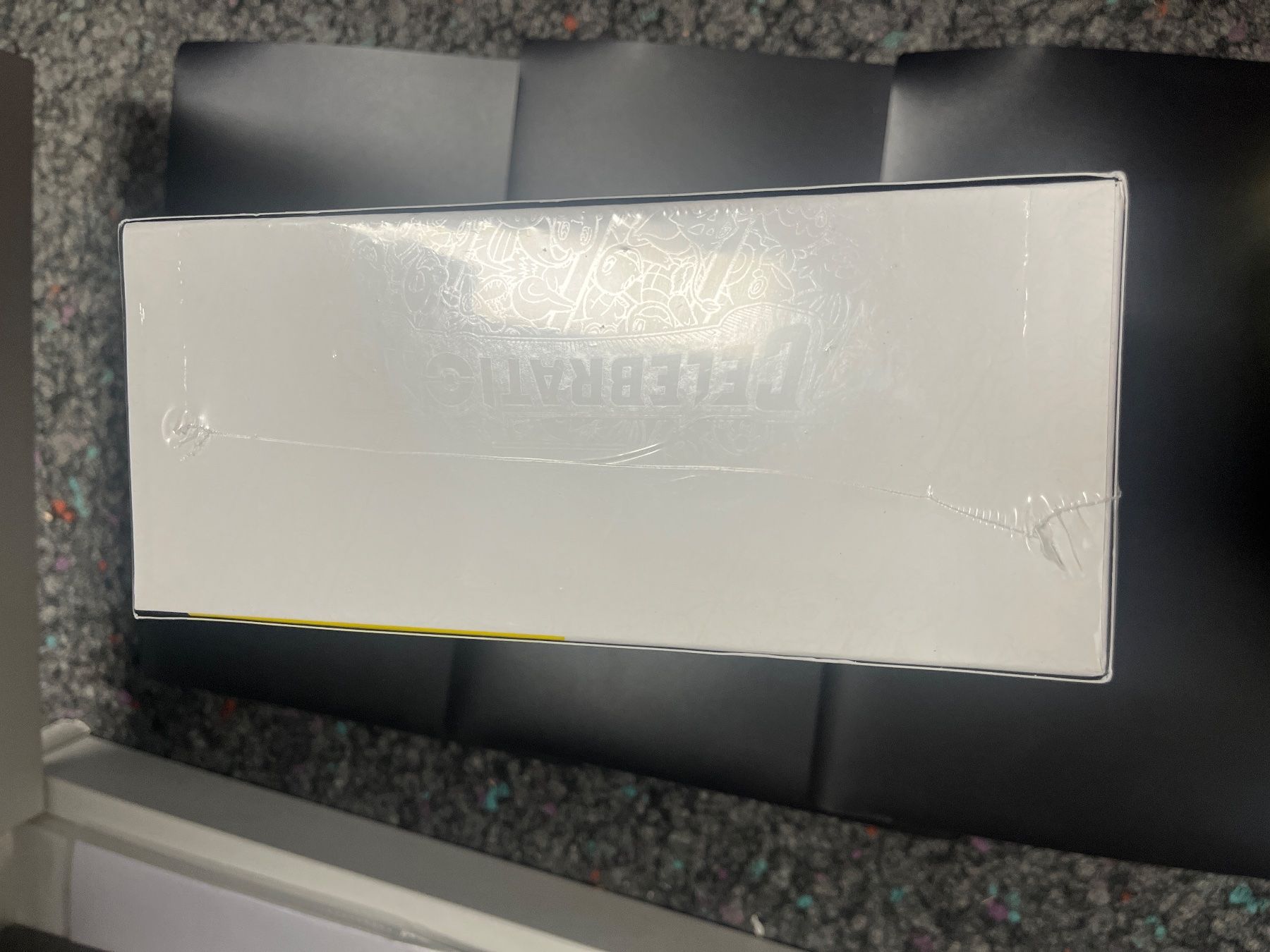 Pokemon Center Celebrations Elite Trainer Box - NEU & OVP! (Neu und ...