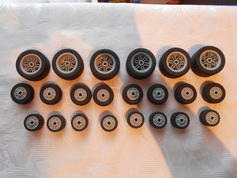 Lego Räder Set ( Set 901 ) (Gebraucht) in Niederuzwil für CHF 5 – mit ...