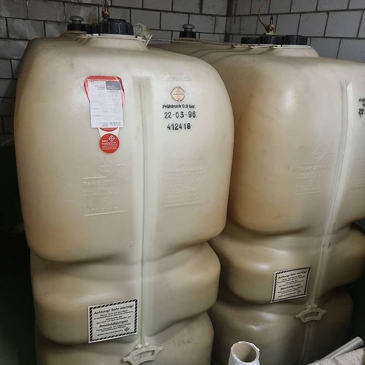 2 Heizoitanks, Tank, Wassertank mit Auffangwanne (Gebraucht) in ...
