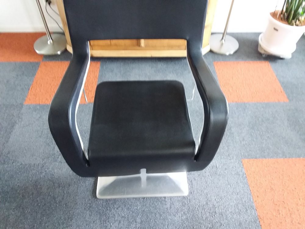 PORSCHE Coiffeurstuhl | Kaufen auf Ricardo