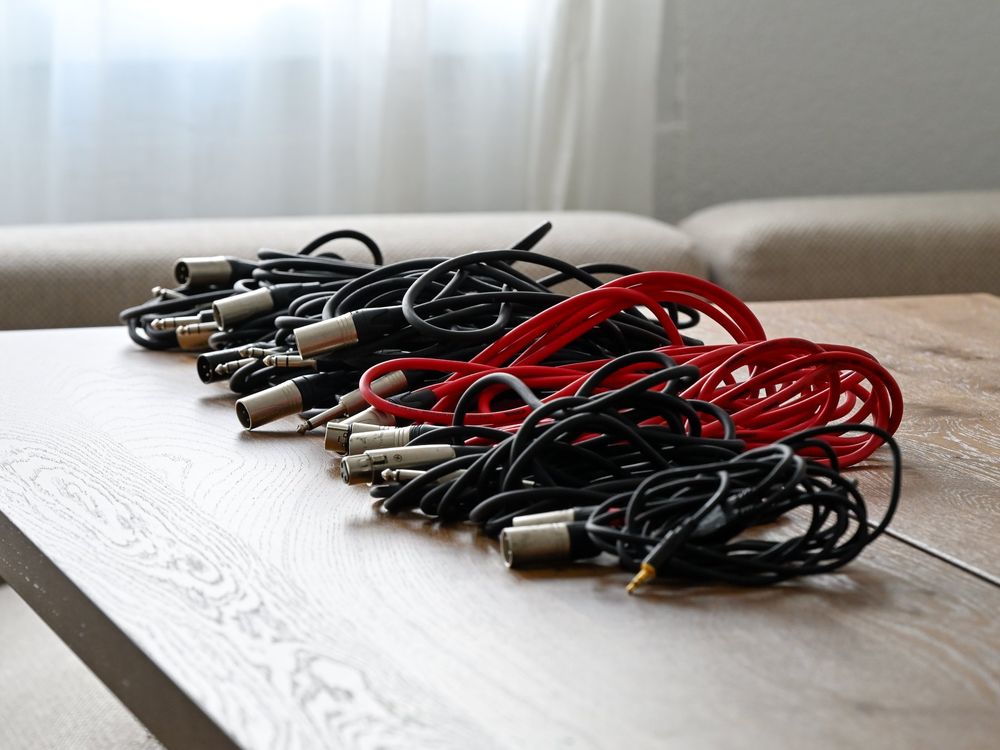 SPL 2Control Monitor & Headphone Controller + 11 XLR Cables (Gebraucht) in Schaffhausen für CHF ...