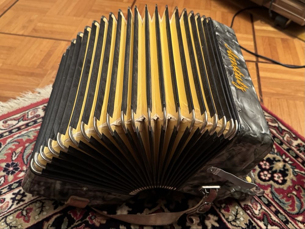 Accordéon Hohner (Amstutz) Club IIB Victoria (D'occasion) à Posieux ...