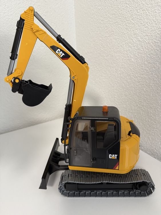 CAT Bagger gelb (Gebraucht) in Niederbuchsiten für CHF 20 – mit ...