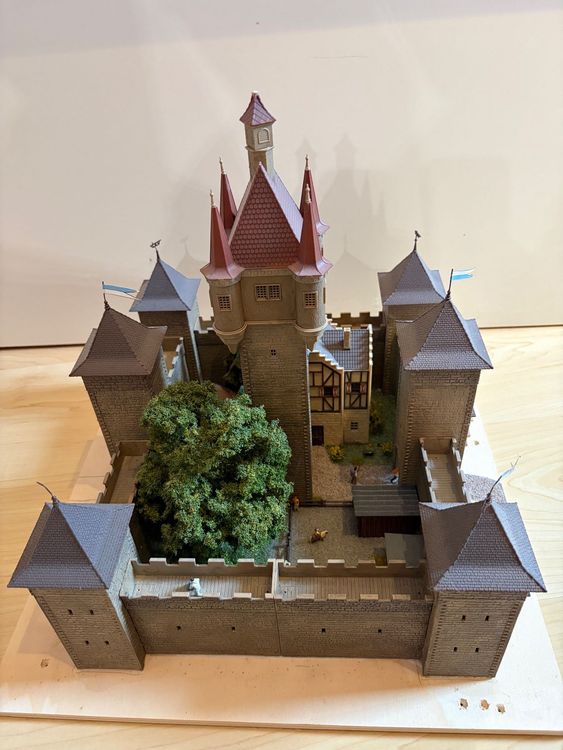 Burg Rabenstein von Faller (Gebraucht) in Oeschgen für CHF 15 – nur ...