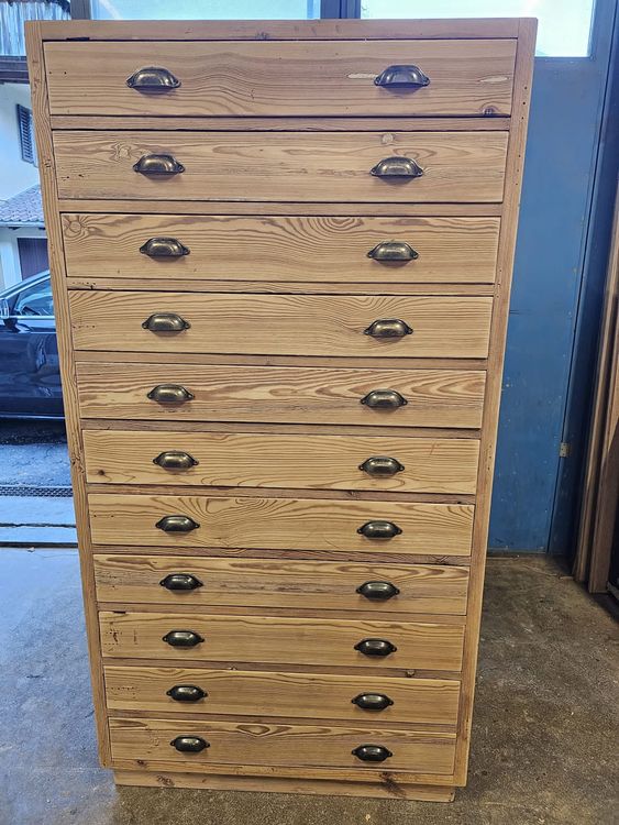 Antiker hoher Schubladenstock (Gebraucht) in Vorderthal für CHF 500 – nur Abholung auf Ricardo ...