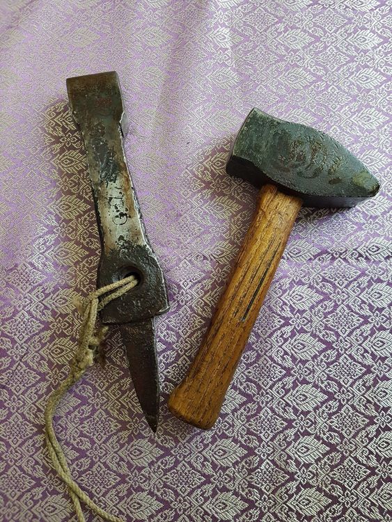 Dengeleisen, Dengelamboss, Dengelstock mit Hammer (Gebraucht) in Burgdorf für CHF 32 – mit ...