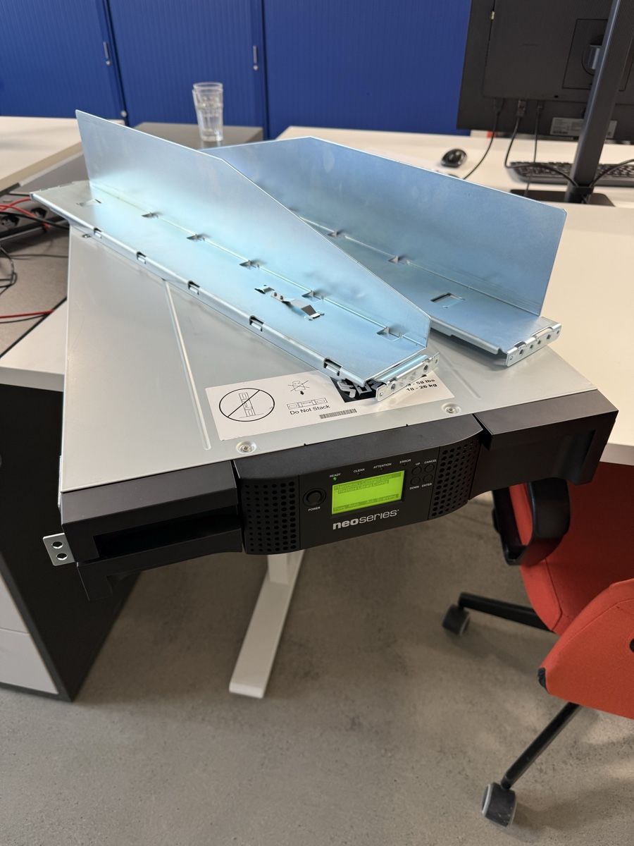 Neoseries T24s Tape Library mit IBM Ultrium LTO-8 Laufwerk (Defekt) in ...