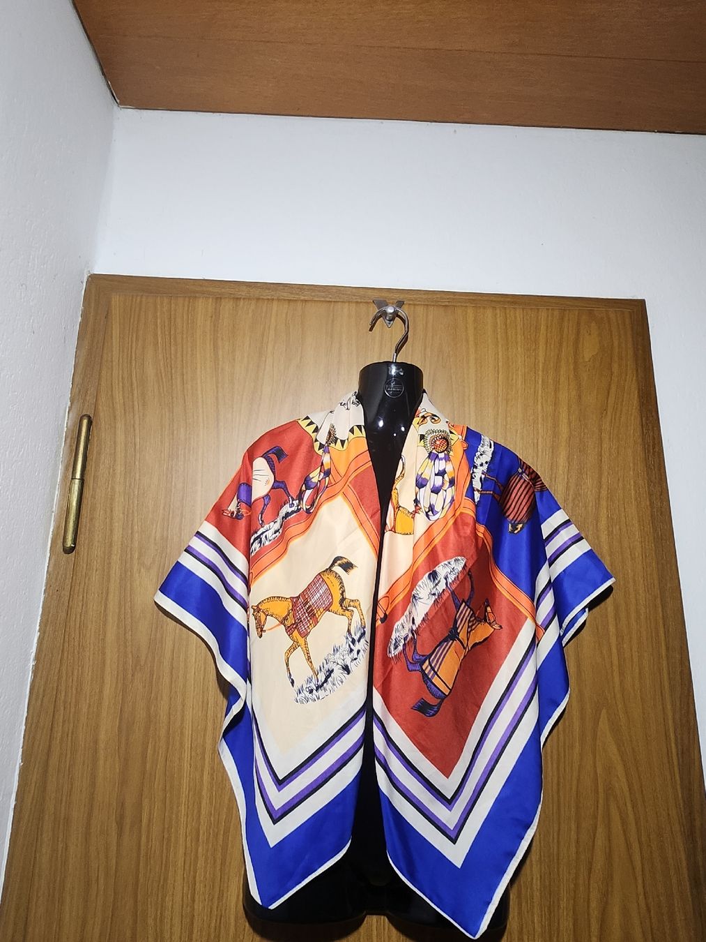 Foulard en soie 100% vintage - motif chevaux coloré - (Gebraucht) in ...