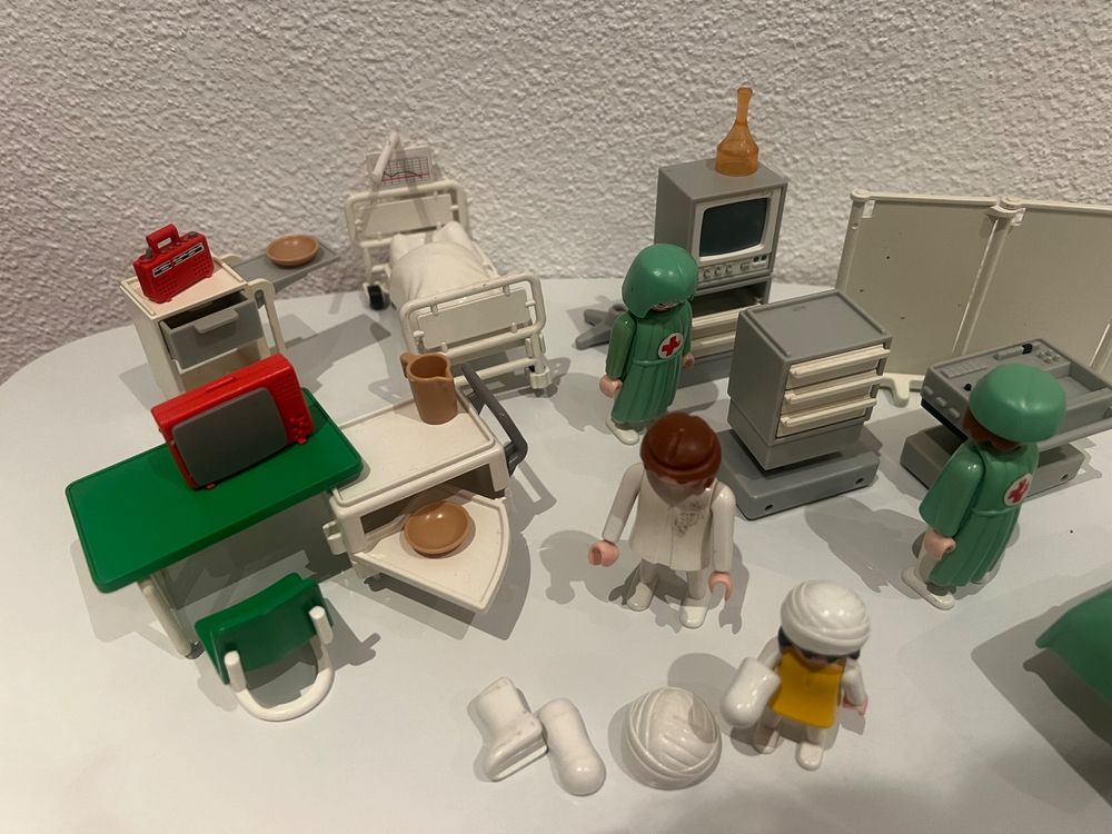 Playmobil 3459 und 3495: Vintage Krankenzimmer und OP-Saal (Gebraucht ...
