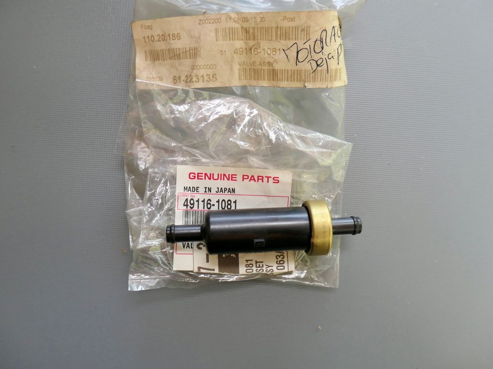 Pièce Kawasaki 49116-1081 VALVE (Neu und originalverpackt) in für CHF 4 ...