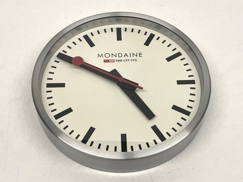 schöne MONDAINE Wanduhr SBB - official Railways Clock design (Gebraucht) in Thun für CHF 113 ...
