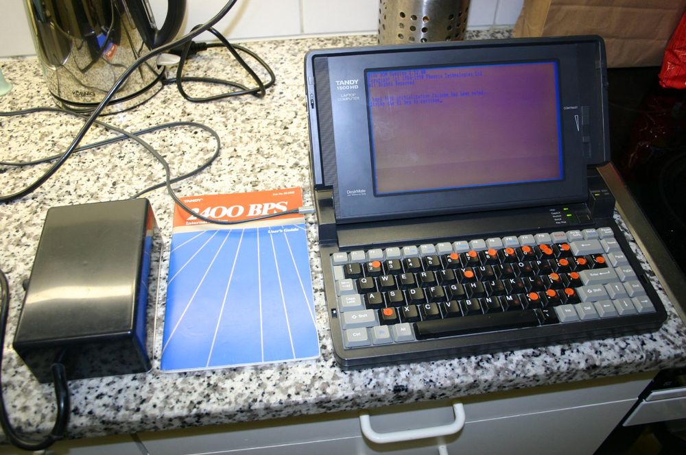 Tandy 1500 HD 1500HD Laptop Computer Vintage PC (Defekt) in Stettlen ...