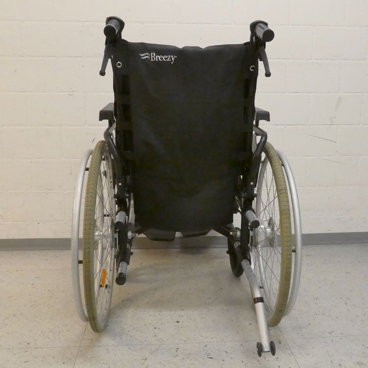 Rollstuhl Breezy, SB 41 cm, Zusatzbremsen, nur CHF 219 | Kaufen auf Ricardo
