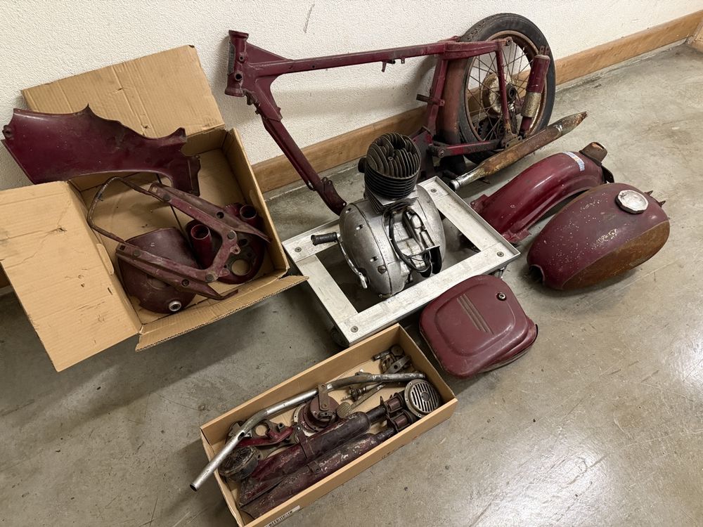 Lot de pièces moto oldtimer Jawa 125cc type 355 de 1959 CZ (Défectueux) à Cossonay-Ville pour ...
