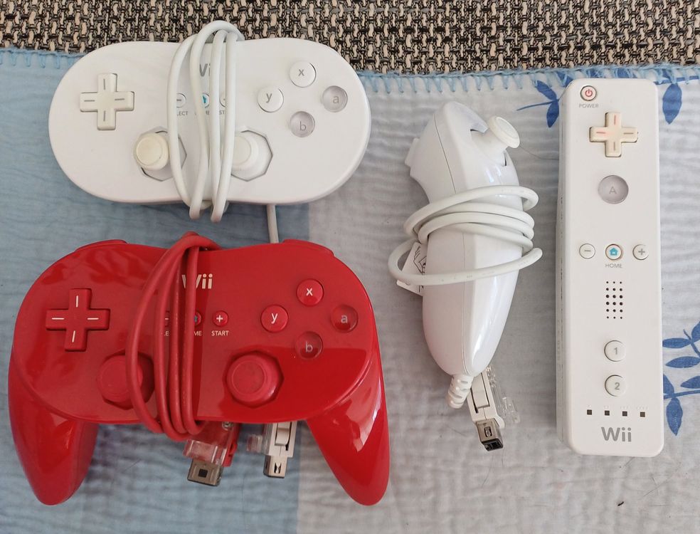 LOT 4 CONTROLER NINTENDO WII WII U | Kaufen auf Ricardo