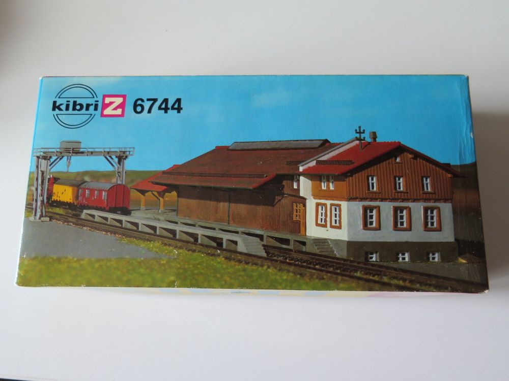 Kibri Spur Z Bausatz Güterhalle m.Rampe u.Beladungskran 6744 (Neu ...
