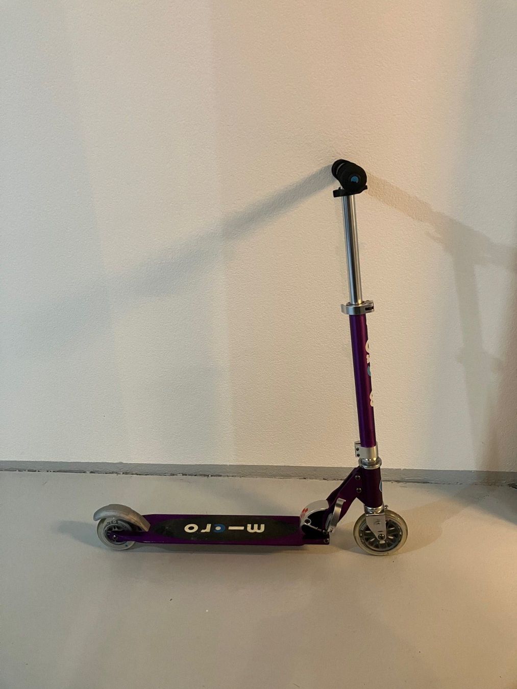 Micro Scooter (violett) (Gebraucht) in Arisdorf für CHF 1 – nur ...
