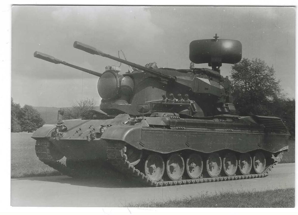 Schützenpanzer m.2Geschützen/14,7x10,5cm (Gebraucht) in Zürich für CHF ...