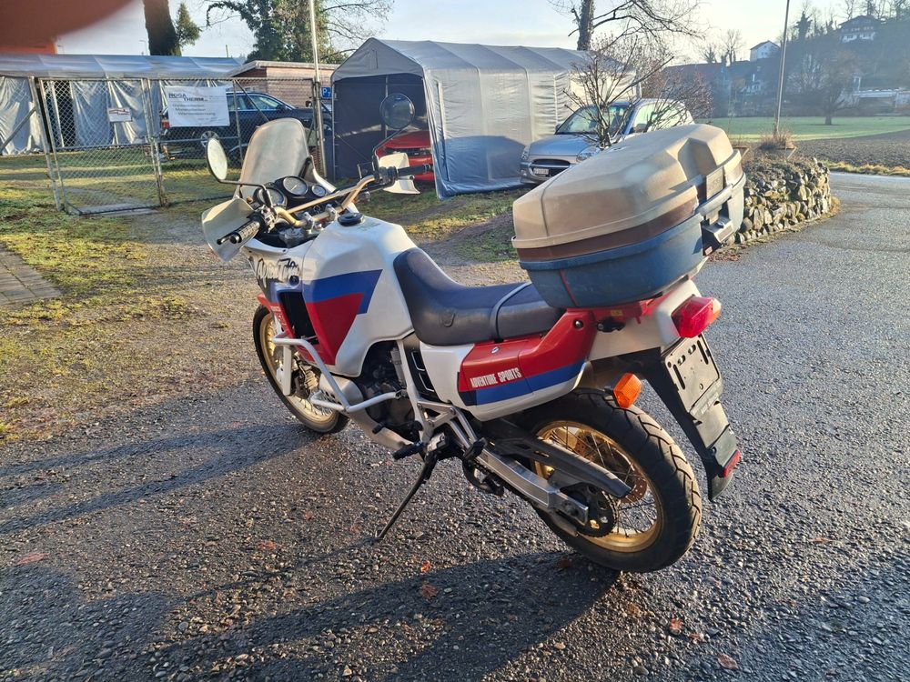 Elegantes Honda Africa Twin Gebraucht Ebenbildbrend6049