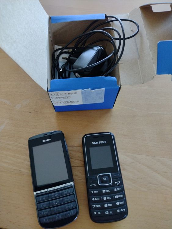 zwei alte Natels (Gebraucht) in Galgenen für CHF 3 – mit Lieferung auf Ricardo kaufen