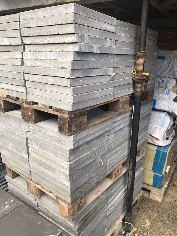 Gartenplatten zementgrau, Swiss Made, 40 x 40 cm, 4 cm (Gebraucht) in Neuenhof für CHF 2 – nur ...