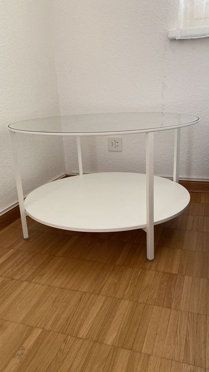 Salontisch weiss mit Glasplatte (Gebraucht) in Rumlikon für CHF 5 – nur Abholung auf Ricardo kaufen