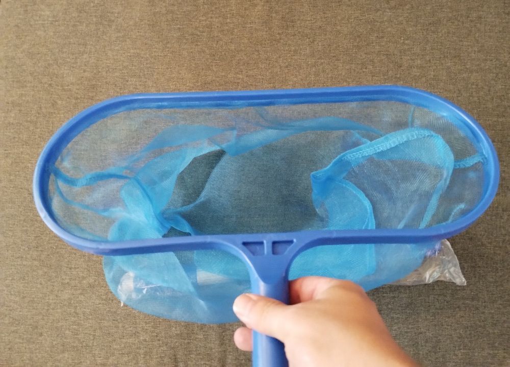 Blaue Skimmernetz für den Pool (Neu und originalverpackt) in Bremblens für CHF 19 – mit ...