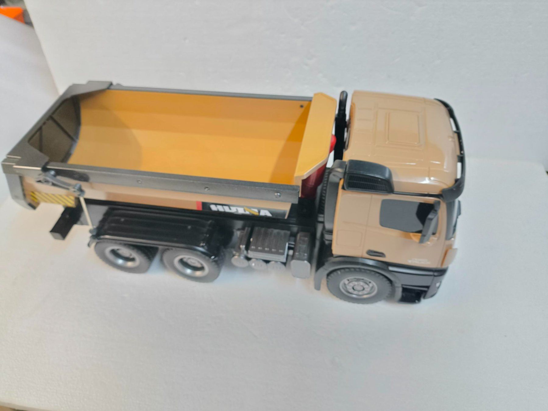 Huina 1582 RC LKW Teilmetall Kipper 1/14 (Neu (gemäss Beschreibung)) in ...