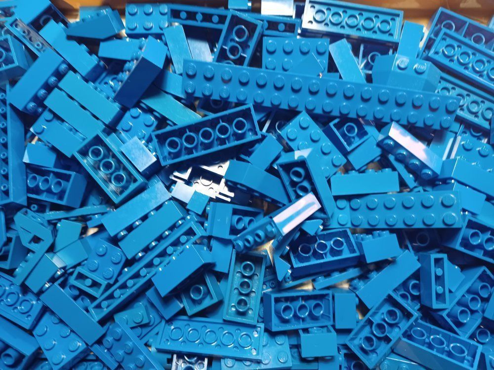 Lego 200 blaue verschiedene Teile -L67 (Gebraucht) in Morges für CHF 17 – mit Lieferung auf ...