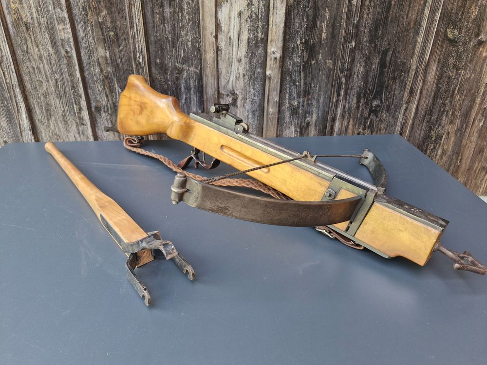 Antike Armbrust mit Spannvorrichtung (Gebraucht) in Wiesendangen für ...