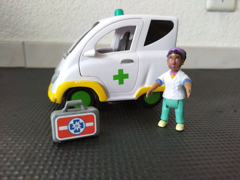 Feuerwehrmann Sam: Krankenwagen Helen (Gebraucht) in Weiach für CHF 7 – mit Lieferung auf ...
