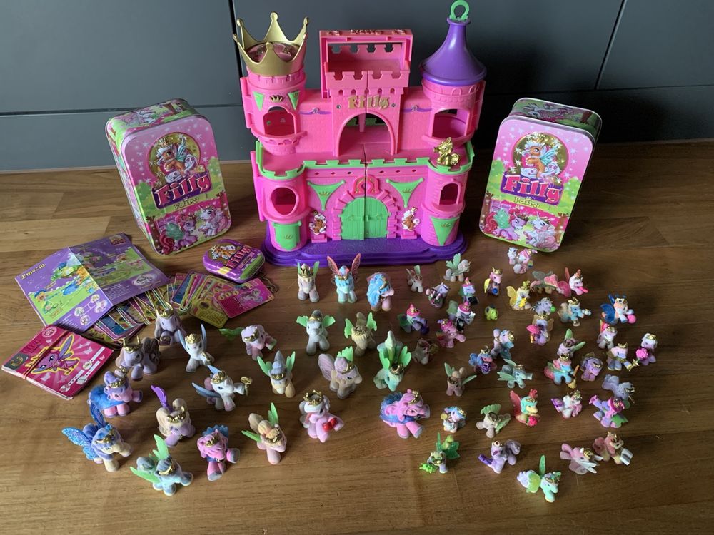 Filly Schloss mit vielen Filly Pferden und Zubehör (Gebraucht) in ...