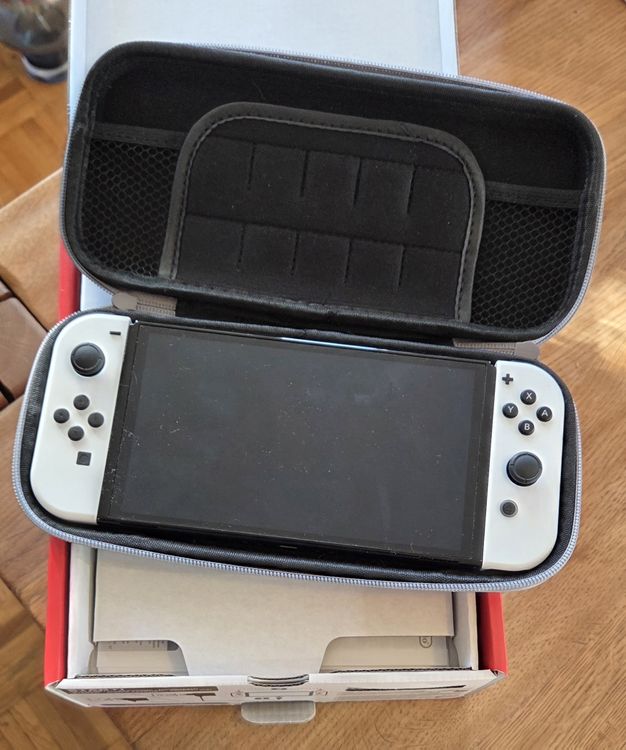 Nintendo Switch OLED + 3 Games: Stray, Farmfae, Karmesin (Gebraucht) in ...