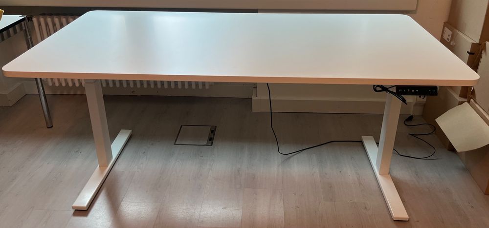 elektrischer Stehpult (höhenverstellbar) (Gebraucht) in Gockhausen für CHF 200 – nur Abholung ...
