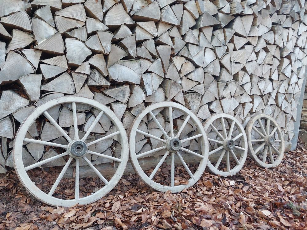 Antike Wagenräder aus Holz (Gebraucht) in Saland für CHF 34 – nur ...