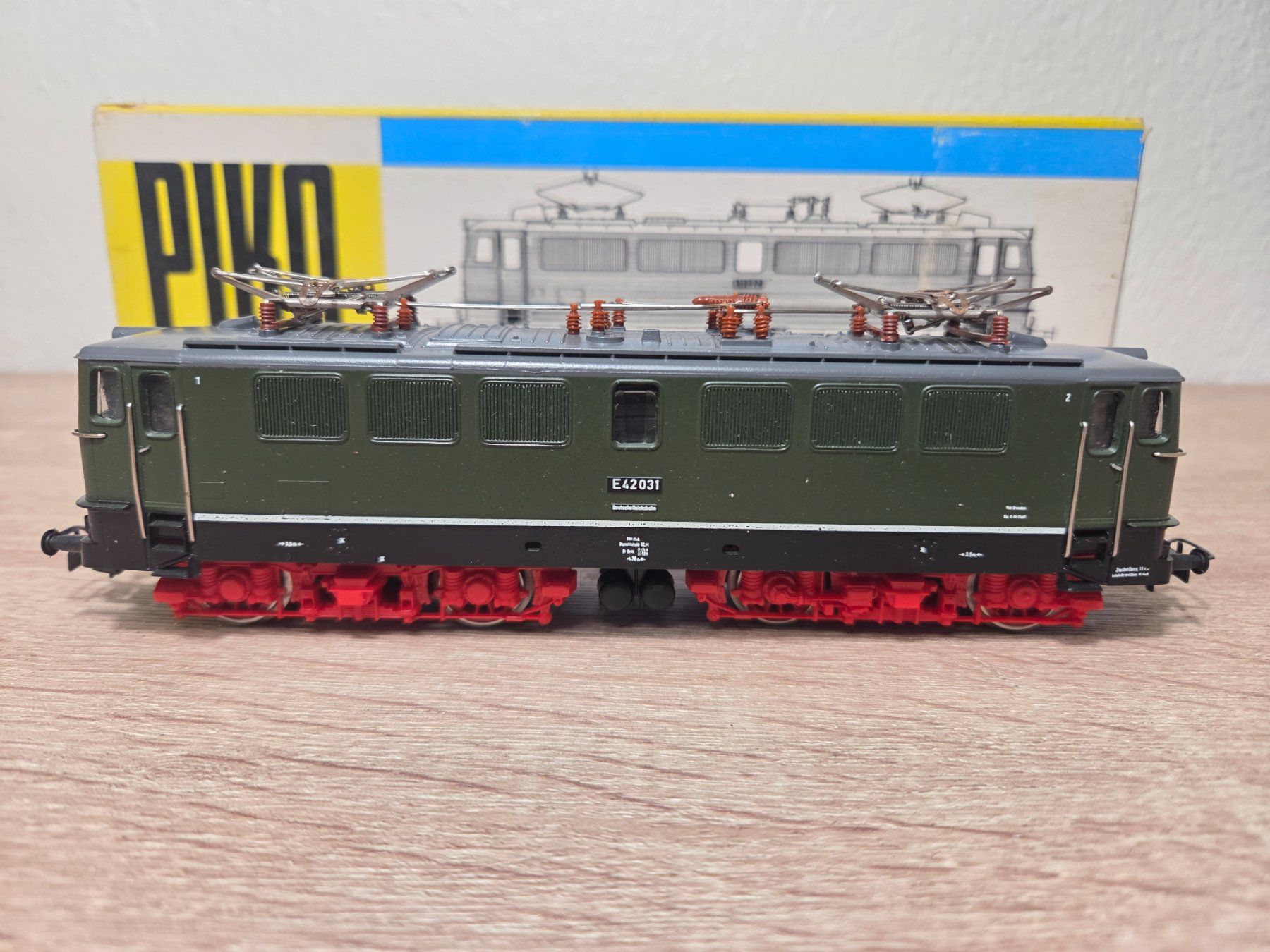 Piko 5/6313 E-Lok E42031 H0 (Défectueux) à St-Aubin-Sauges pour CHF 29 ...