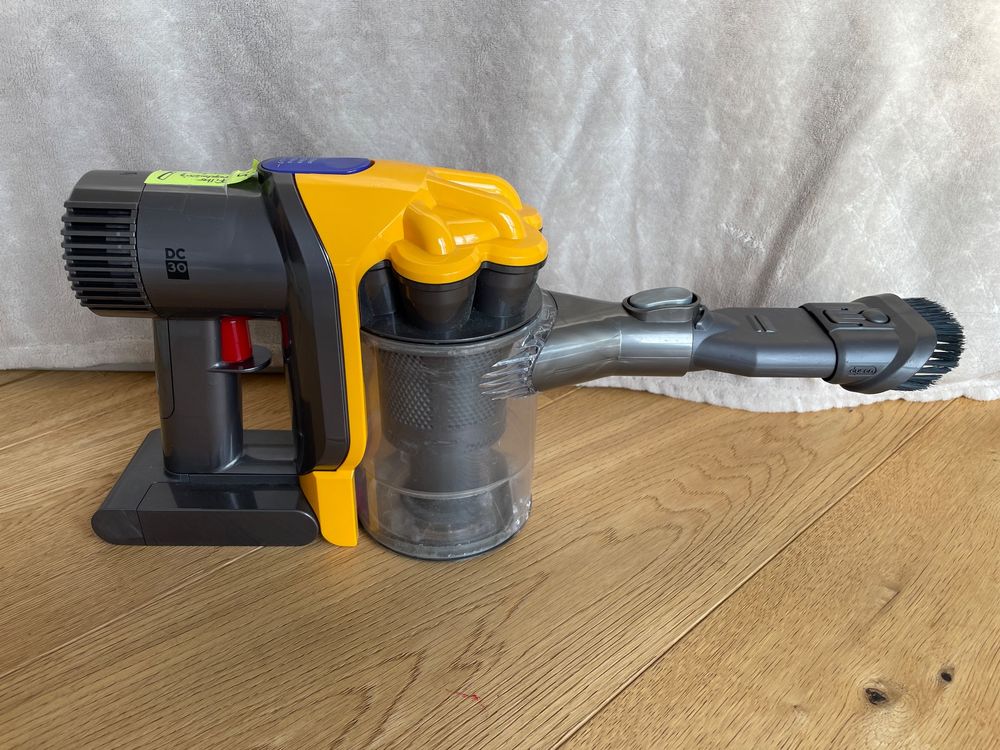 Dyson DC30 Handstaubsauger (Gebraucht) in Wolfhausen für CHF 15 – mit ...
