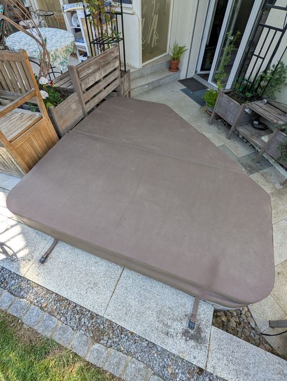 Whirlpool Eckmodell für 2 Personen, Outdoor mit Abdeckung (Gebraucht ...