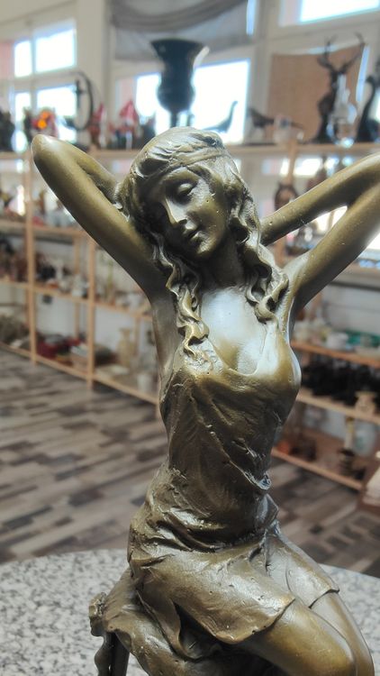 BRONZE SKULPTUR AKT LADY GRAZIE AUF EINEN BARHOCKER SITZEND (Gebraucht) in Jeuss für CHF 172 ...