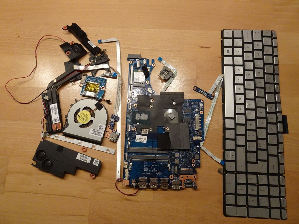 Diverses Material von einem Notebook HP Envy 7265NGW (Defekt) in ...