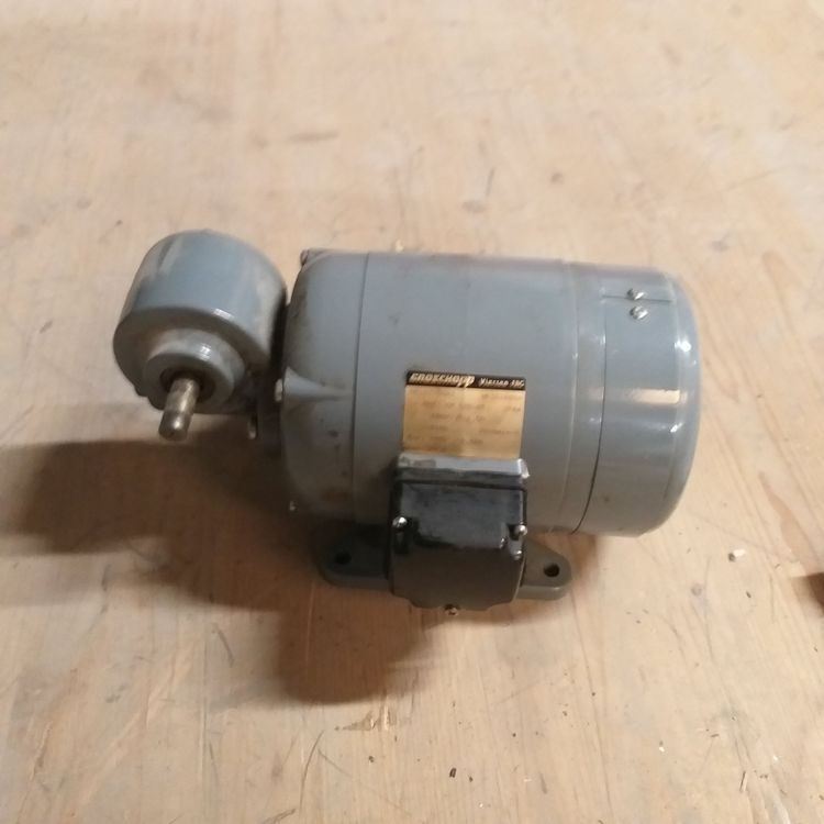 Elektromotor mit Getriebe (Gebraucht) in Worben für CHF 29 – nur Abholung auf Ricardo kaufen