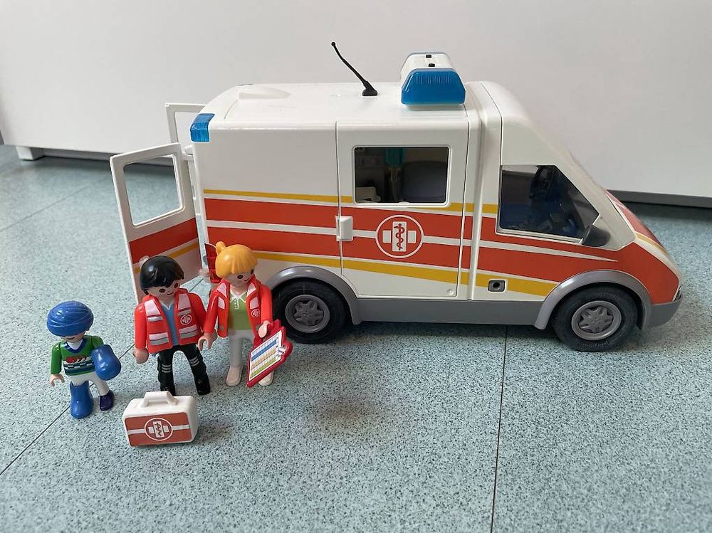 Playmobil Krankenwagen mit Licht und Sound 6685 (Gebraucht) in Seuzach ...