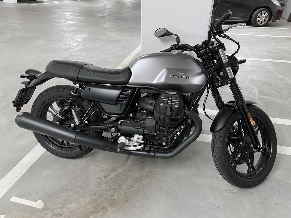 Moto Guzzi V7 III Stone Night Pack | 359 km | Bj. 2020 | Kaufen auf Ricardo