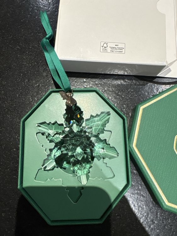 2 ornements Swarovski 2024 (Neu und originalverpackt) in Riddes für CHF 57 – mit Lieferung auf ...