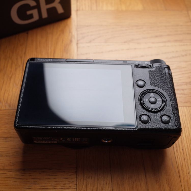 Ricoh GR III +GW-4 0.75x wide conversion lens + GA-1 adapter | Kaufen auf Ricardo