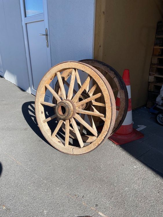 Zwei antike Kutschenräder aus Holz | Holzsprossenrad | d:85 (Gebraucht ...